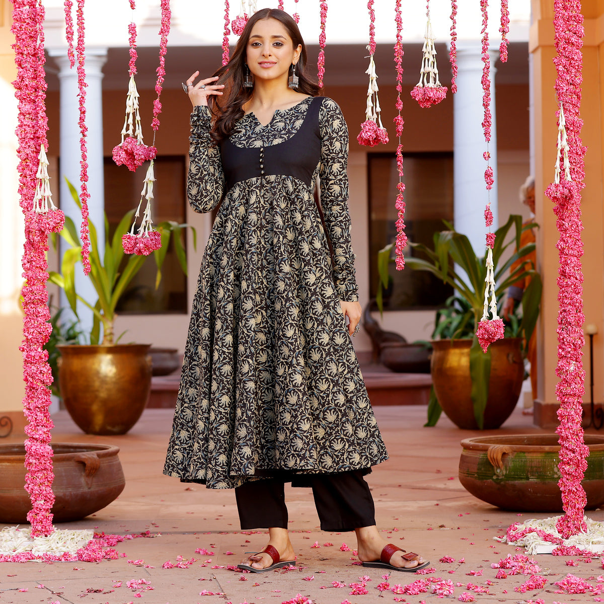 Kavani black kameez – Kameez.co
